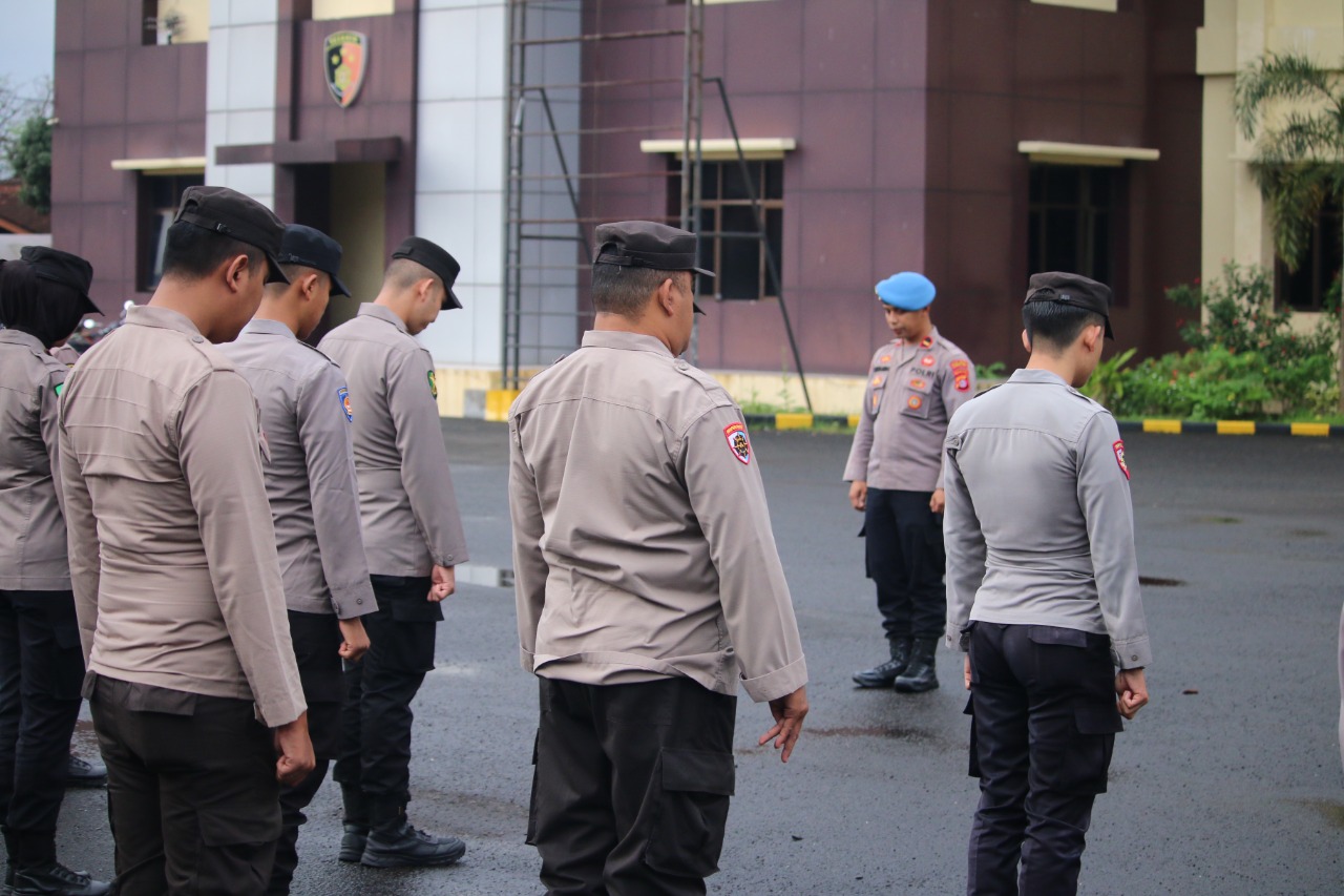 Polres Pandeglang Awali Tugas Tahun 2023 Dengan Doa Bersama | Global ...