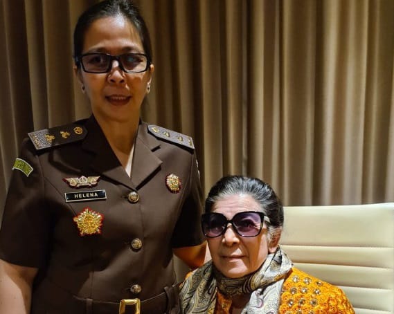 Figur Jaksa Inspiratif Helena Octavianne Yang Bangga Kenakan Produk ...